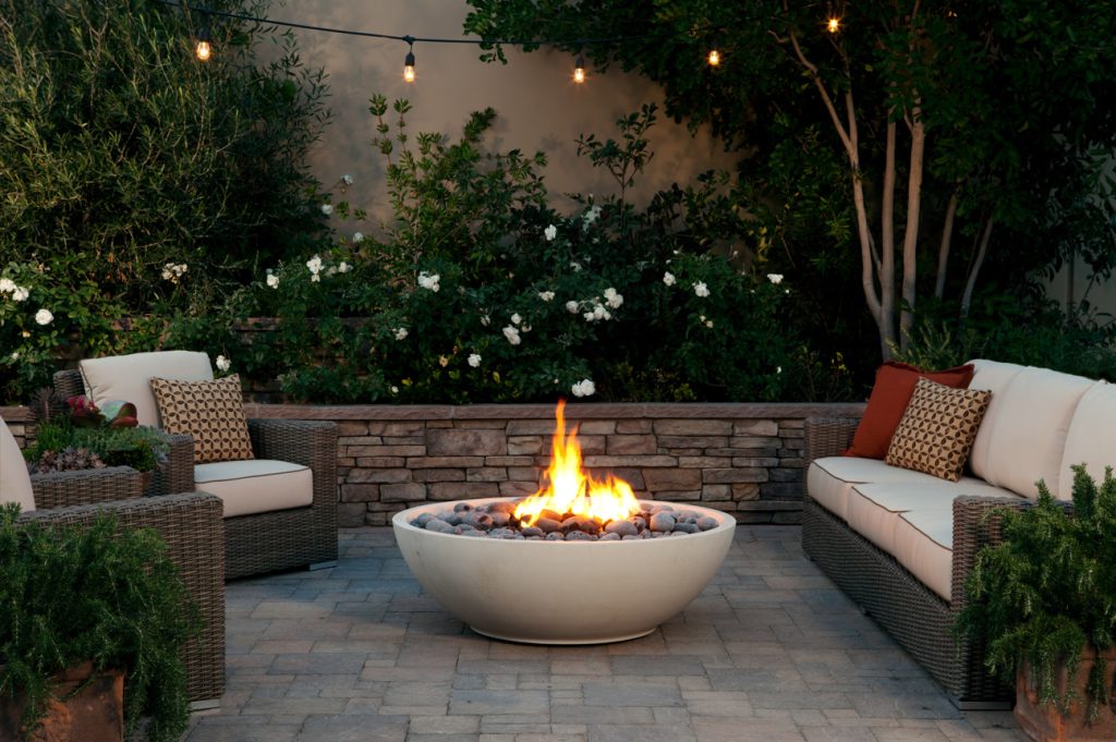 Starlit Sanctuaries: Crafting an Outdoor Oasis with Innovative Design Elements - LiveAbode