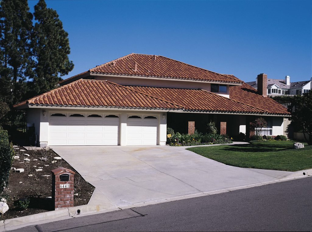 Smart Roofing Guide: What to Know Before Hiring a Roofer