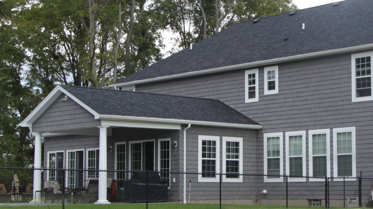 Foundry Staggered Shake | Colonial Grey | Westlake Royal Building Products